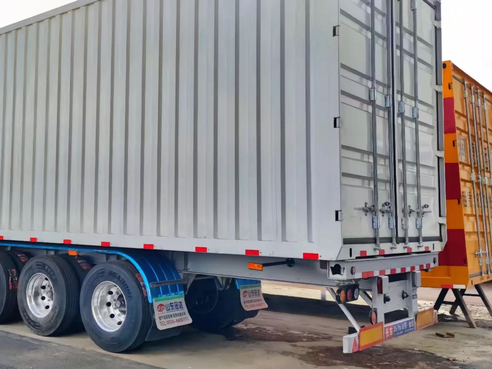 Box Semi Truck - Amigo